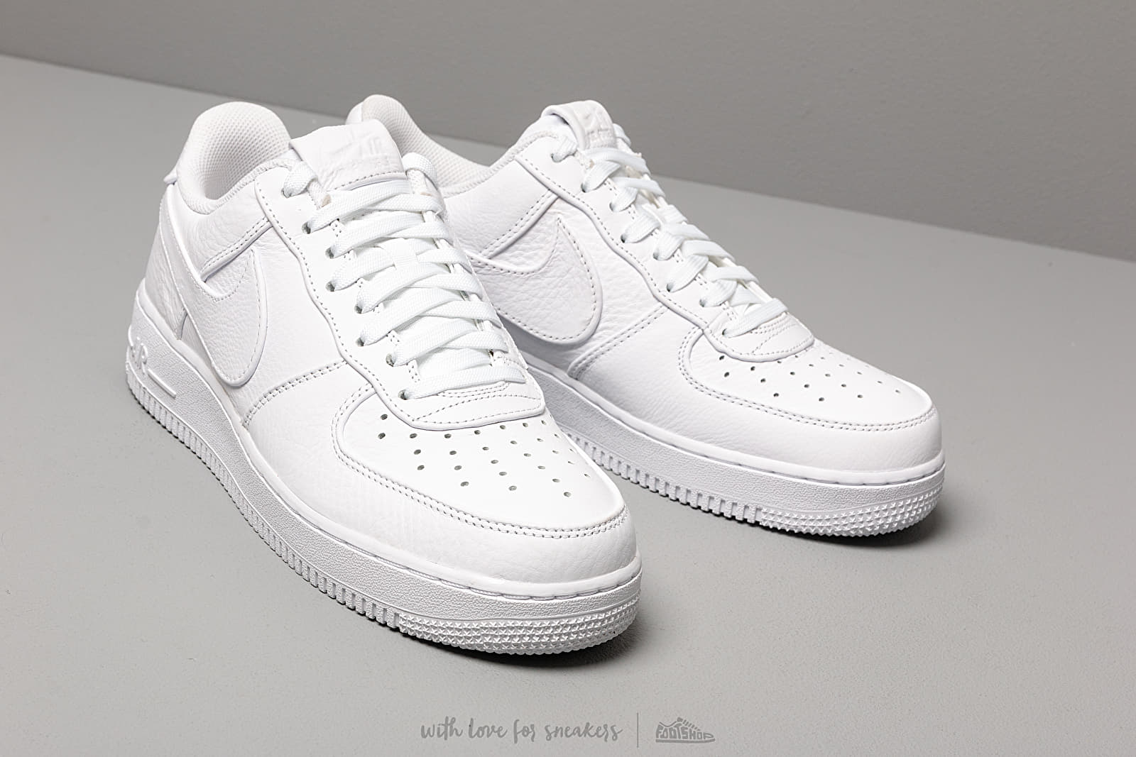 Nike AF1 VS Jordan สายขาว เอาตัวไหนดี